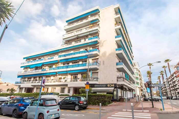 Appartement à vendre - Cagnes-sur-Mer, La Gare, Les Plans, Hippodrome - 2 pièces - 1 chambre