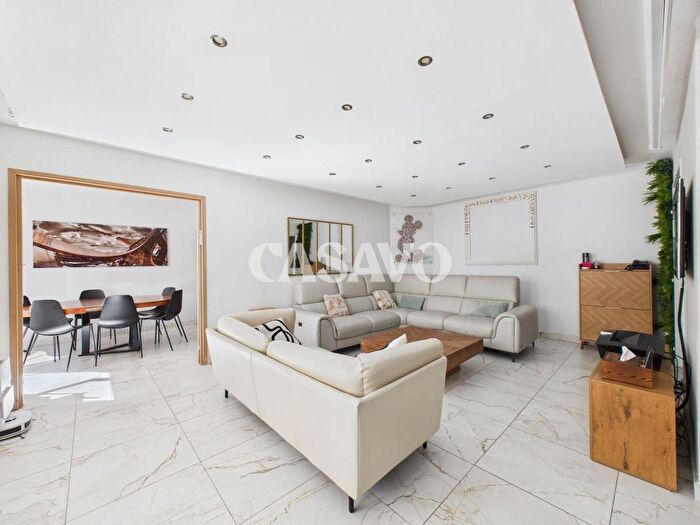 Appartement à vendre - Courbevoie, Gambetta, La Défense - 5 pièces - 3 chambres