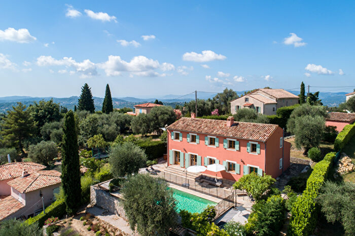 Maison à vendre - Châteauneuf-Grasse - 7 pièces - 6 chambres