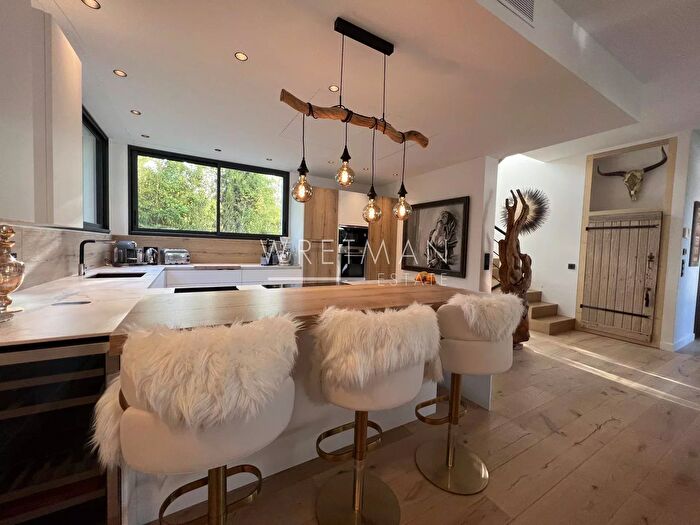 Maison à vendre - Mougins, Centre-ville, Village, Tournamy, Le Val de Mougins - 7 pièces - 4 chambres