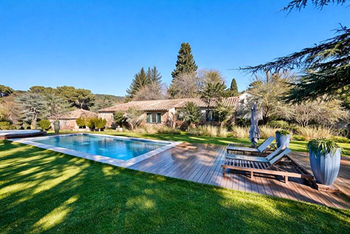 Maison à vendre - Nîmes, Terres de Rouvière, LEau Bouillie - 8 pièces - 4 chambres