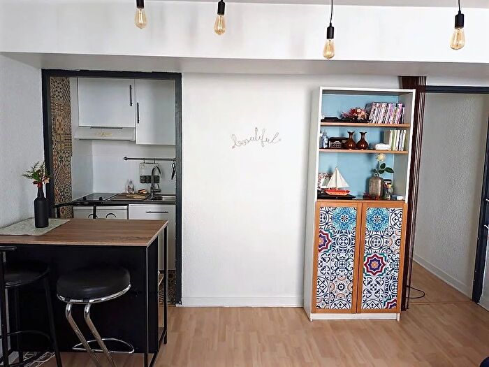 Appartement à louer - La Rochelle, Centre-ville, Vieux-port, Marché - 2 pièces - 1 chambre