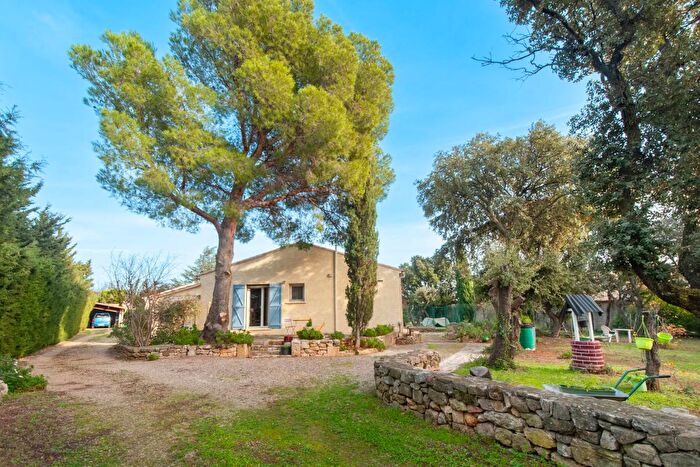 Maison à vendre - Aureille - 5 pièces - 3 chambres