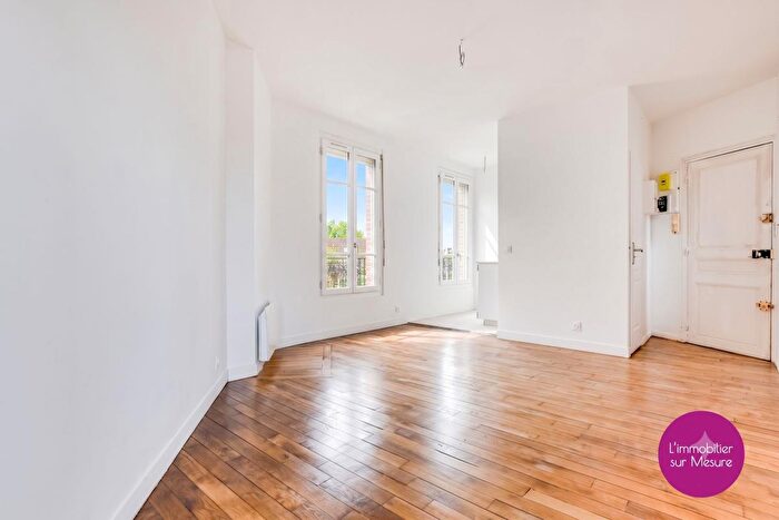 Asnières-sur-Seine, Centre-ville : Appartement 1 pièce à vendre