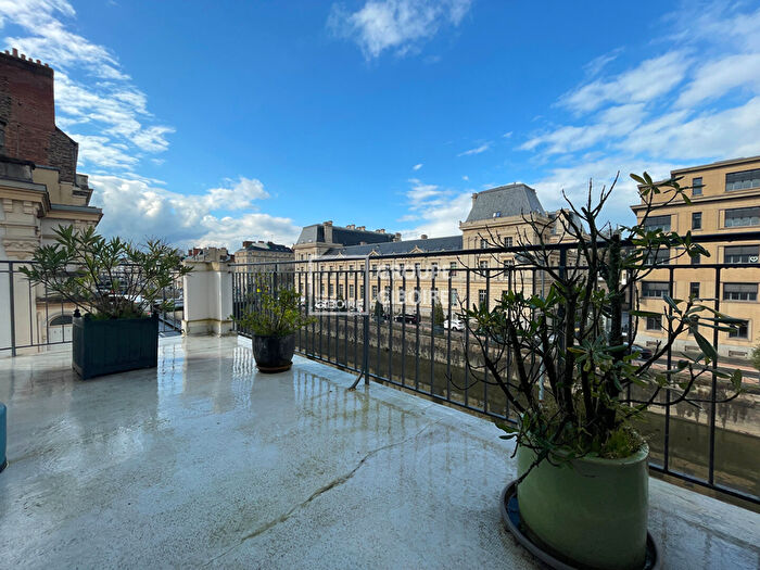 Appartement à vendre - Quartiers Centre, Saint-Hélier, Gare - 9 pièces - 5 chambres