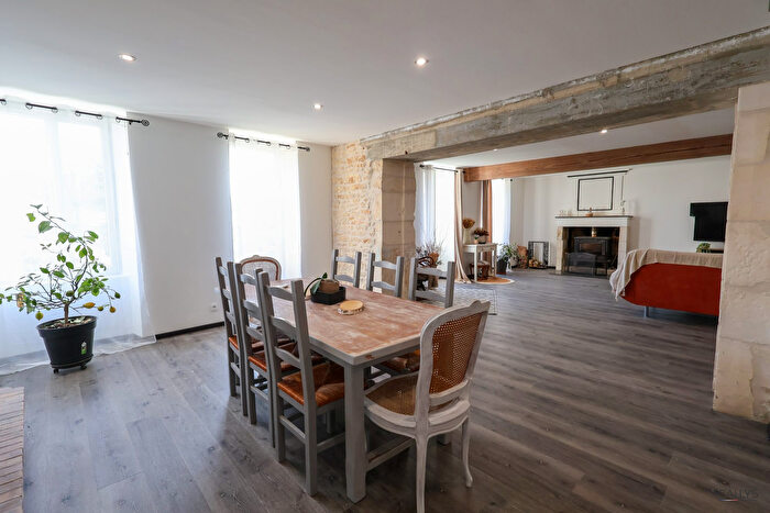 Maison à vendre - Saint-Savinien - 7 pièces - 5 chambres