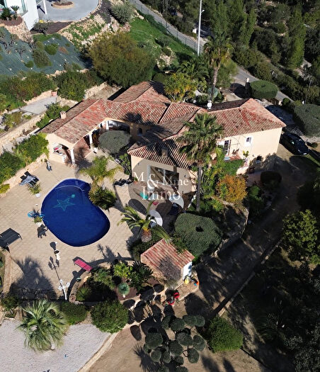 Maison à vendre - Bandol - 7 pièces - 5 chambres