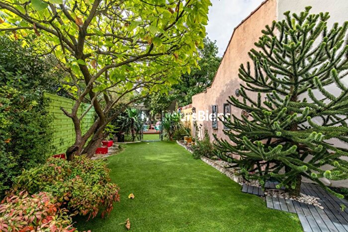 Maison à vendre - Nanterre, Vieux Pont - 6 pièces - 4 chambres