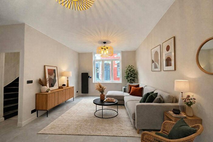 Maison à louer - Pompidou-Nouvelle Madeleine, La Madeleine - 2 pièces - 4 chambres