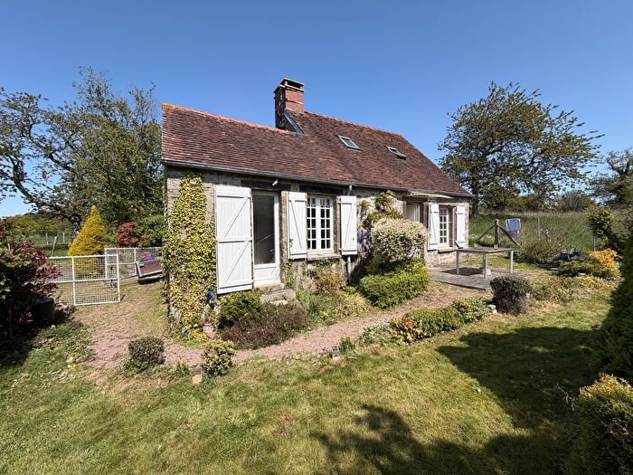 Magny-le-Désert : Maison 2 pièces à vendre
