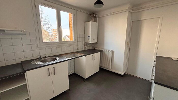 Appartement à louer - Clermont-Ferrand, Saint-Jacques - 3 pièces - 2 chambres