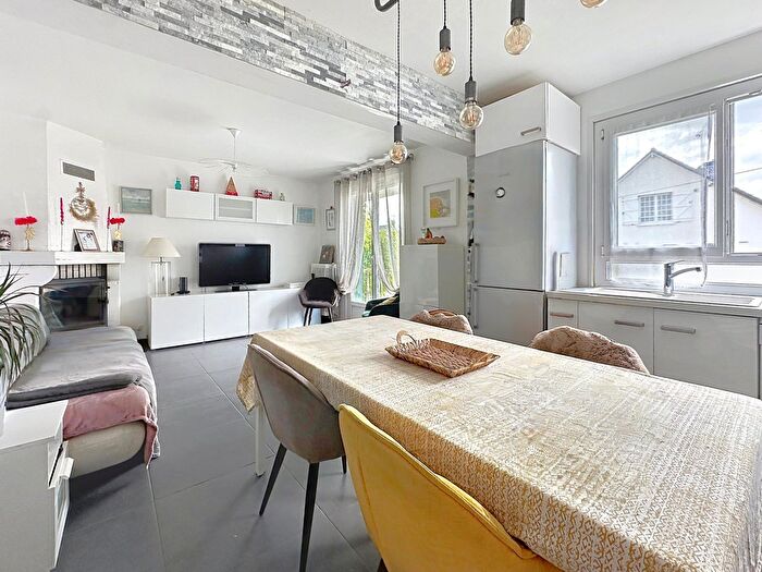 Vert-le-Petit : Maison 4 pièces à vendre