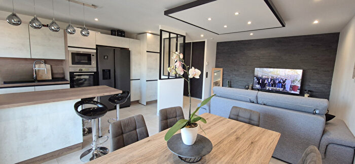 Appartement à vendre - Chavanoz - 2 pièces - 1 chambre