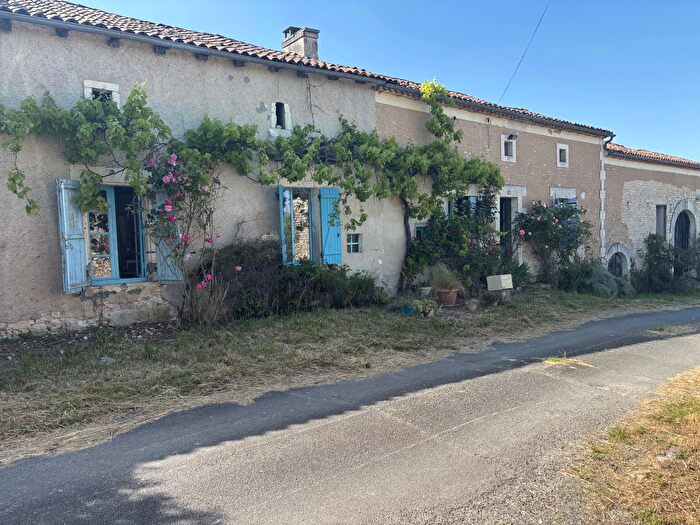 Maison 6 pièces à Palluaud, à vendre