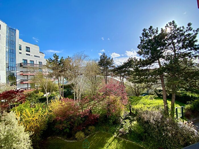 Appartement à vendre - Issy-les-Moulineaux, Les Epinettes, Le Fort, Les Hauts dIssy - 6 pièces - 4 chambres