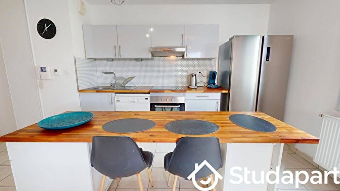 Appartement à louer - Moulin à Vent-Georges Lévy, Vénissieux - 1 pièce - 2 chambres