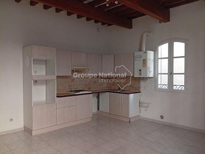 Maison à louer - Arles, Centre-ville - 4 pièces - 3 chambres