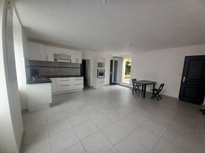 Maison à louer - Saint-Jean-la-Poterie - 5 pièces - 4 chambres