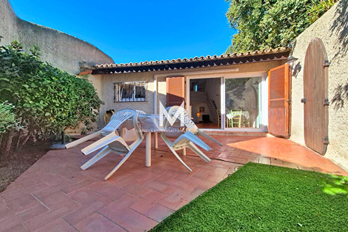 Maison à vendre - Le Plan-de-la-Tour - 2 pièces - 1 chambre