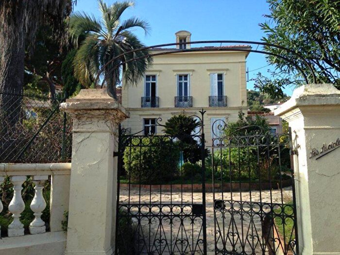 Appartement 1 pièce à louer à Brusquet-Retenaou-Devens, Vallauris