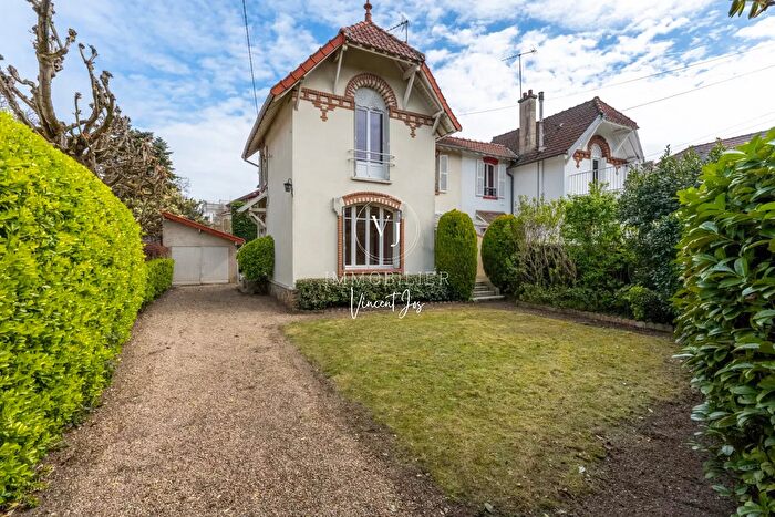 Maison à vendre - Chatou, Ouest - 4 pièces - 2 chambres