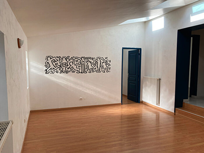 Appartement à louer - Montceau-les-Mines, Centre-ville - 4 pièces - 3 chambres