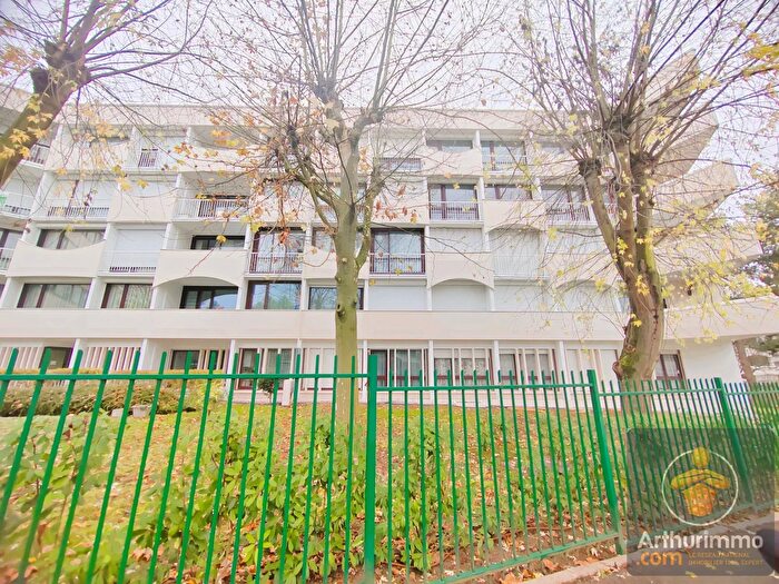 Appartement à vendre - Chelles, Centre-ville, Gare, Abbesses - 3 pièces - 2 chambres