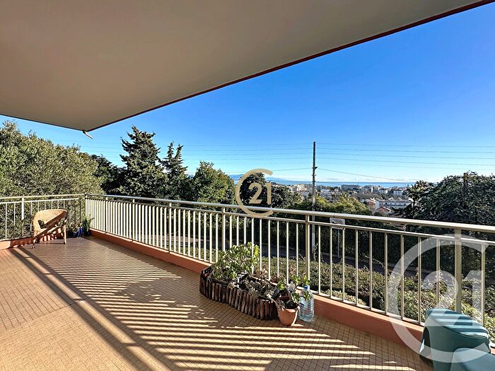 Appartement à louer - Antibes, Antibes-les-Pins, Trianon, Le Fournel, Peyregoue - 3 pièces - 2 chambres