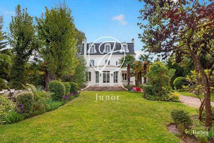 Maison 14 pièces à vendre - Le Vésinet, République
