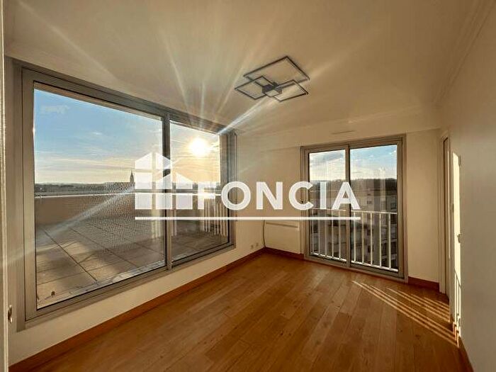 Appartement à louer - Gare Nord et Ouest, Charleville-Mézières - 3 pièces - 1 chambre