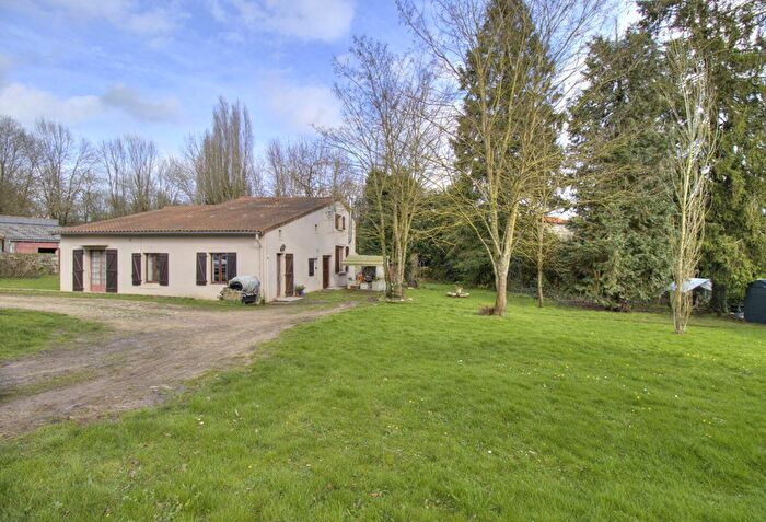 Maison à vendre - La Chapelle-Bâton - 6 pièces - 3 chambres