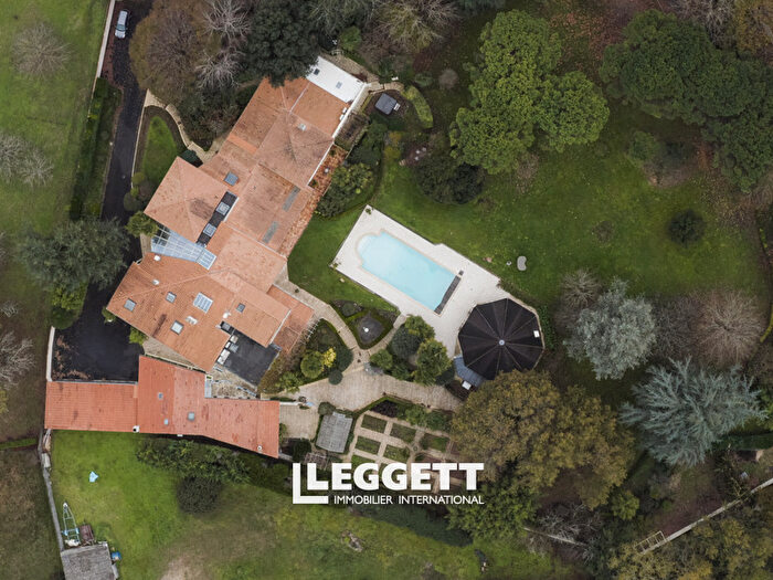 Maison à vendre - Saint-Germain-de-Lusignan - 17 pièces - 8 chambres