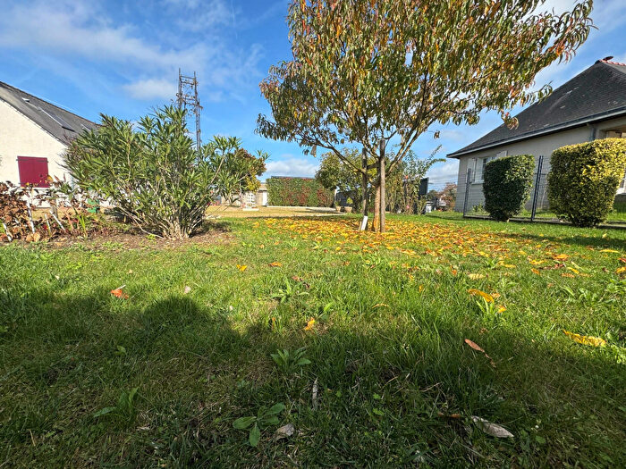 Maison à vendre - Seiches-sur-le-Loir - 5 pièces - 4 chambres