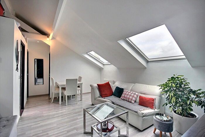 Appartement à vendre - Courbevoie, Marceau République - 3 pièces - 2 chambres