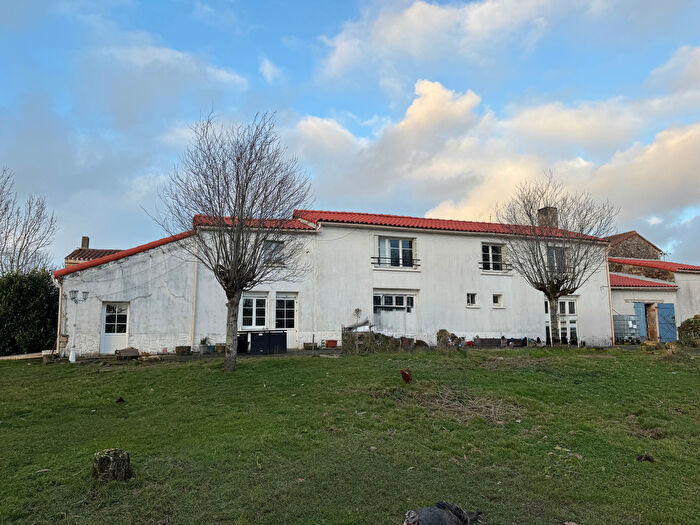 Maison à vendre - Saint-Martin-Lars-en-Sainte-Hermine - 5 pièces - 4 chambres