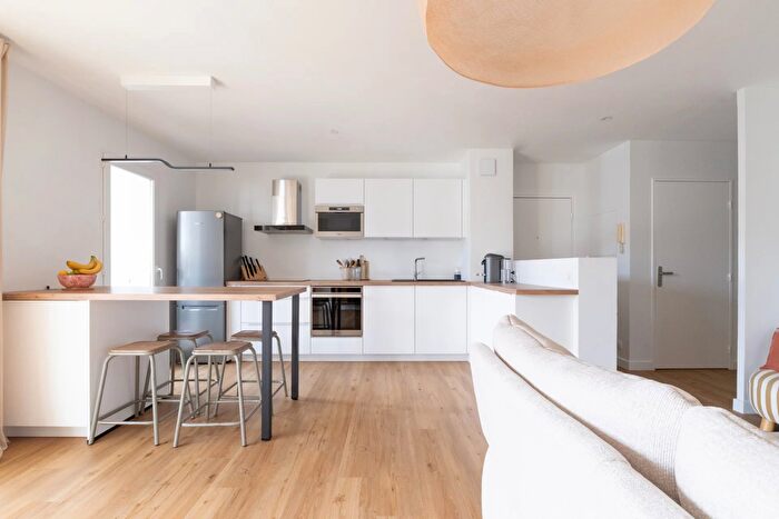 Appartement à vendre - Saint-Pierre-dIrube - 3 pièces - 2 chambres