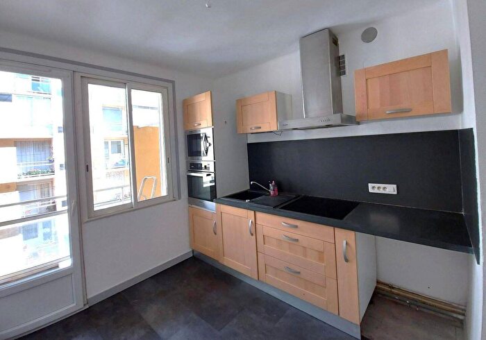 Appartement à louer - Quais du Tarn, Millau - 4 pièces - 3 chambres