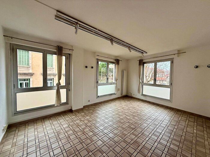 Appartement à louer - Magnanen-Teinturiers, Avignon - 4 pièces - 3 chambres