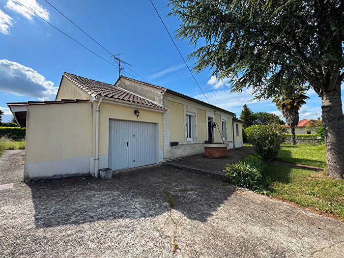 Magnac-sur-Touvre : Maison 5 pièces à vendre