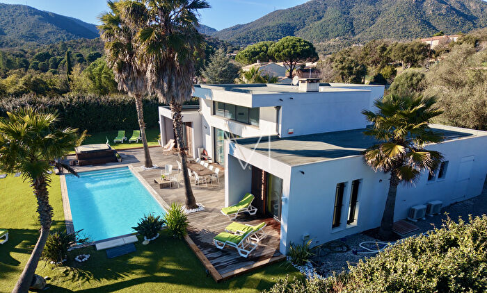 Maison à vendre - Le Plan-de-la-Tour - 5 pièces - 4 chambres