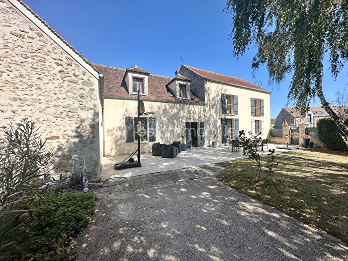 Maison à vendre - Moissy-Cramayel, Centre-ville - 8 pièces - 6 chambres