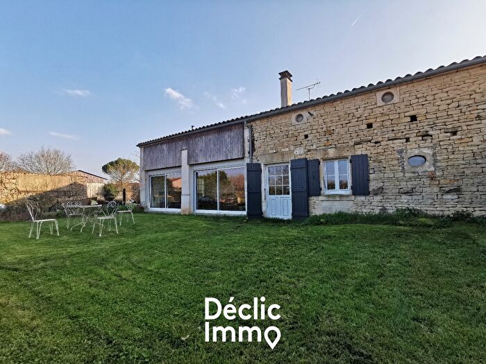 Maison à vendre - Le Vanneau-Irleau - 8 pièces - 3 chambres