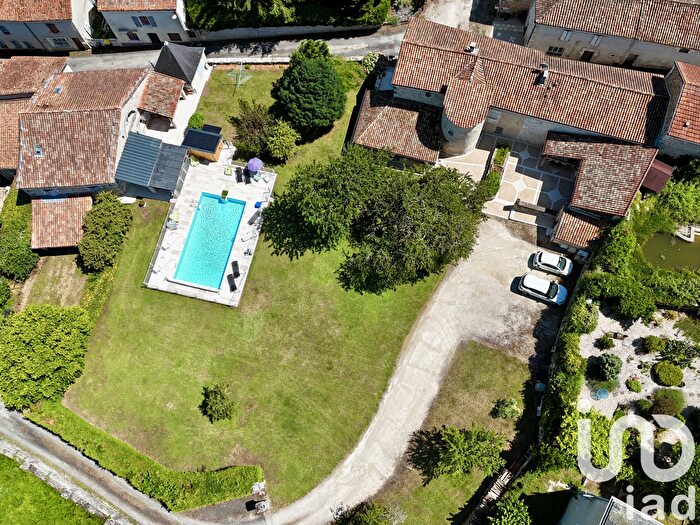 Maison à vendre - Charras - 19 pièces - 10 chambres