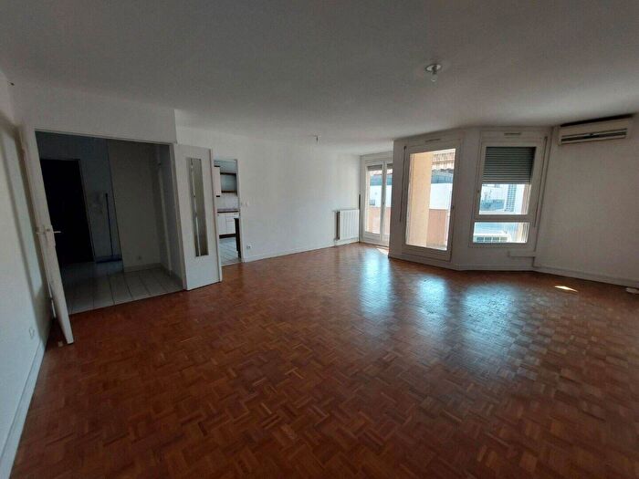 Appartement à louer - Cusset, Villeurbanne - 5 pièces - 4 chambres