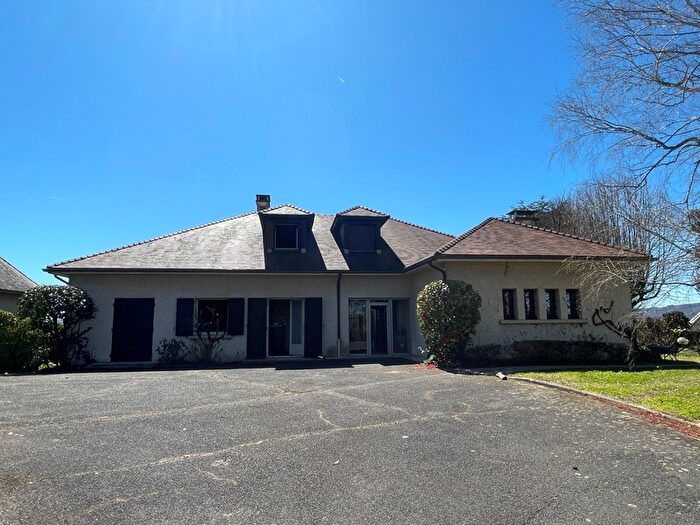 Maison à vendre - Decazeville - 9 pièces - 6 chambres