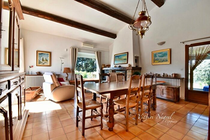 Maison à vendre - Aureille - 5 pièces - 4 chambres