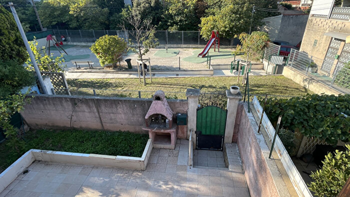 Maison à vendre - Marseille e , Bon Secours - 4 pièces - 3 chambres