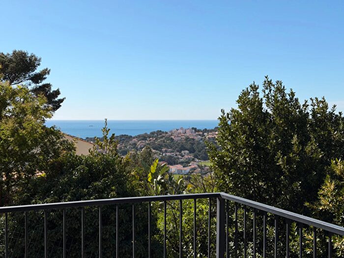 Maison à vendre - Carqueiranne - 8 pièces - 7 chambres