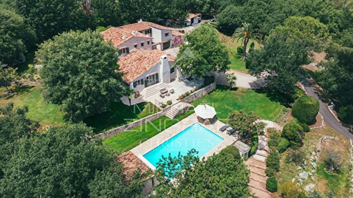 Maison 9 pièces à Le Rouret, à vendre