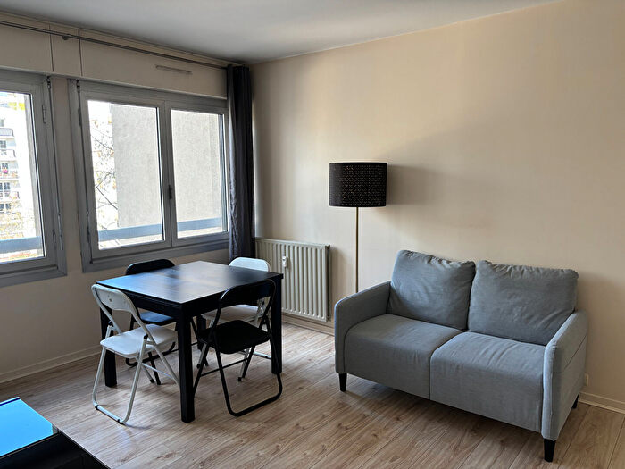 Appartement à louer - Courbevoie, Hôtel de ville - 1 pièce